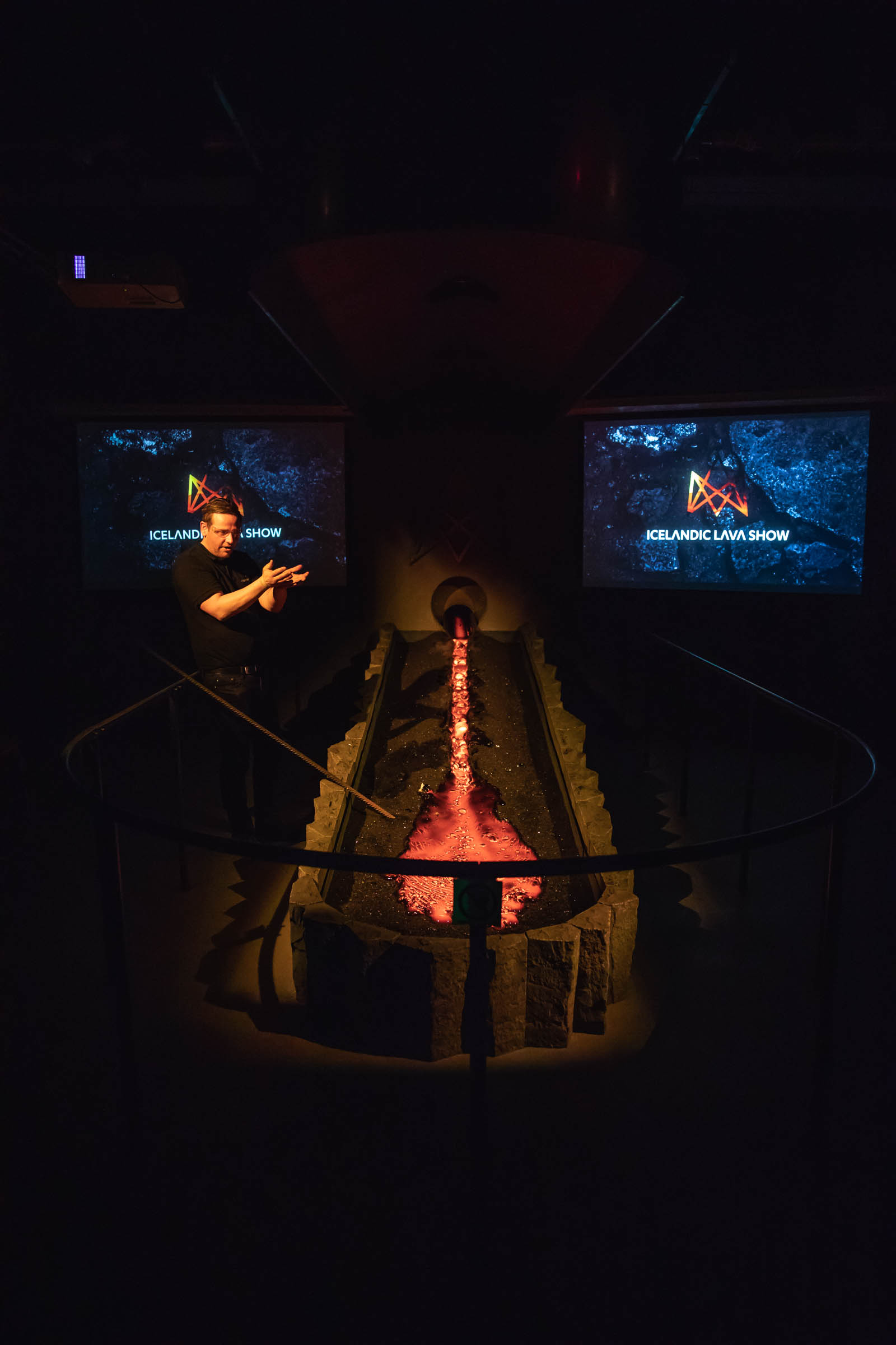 Icelandic Lava Show The first lava show in the world! - NOMADICT