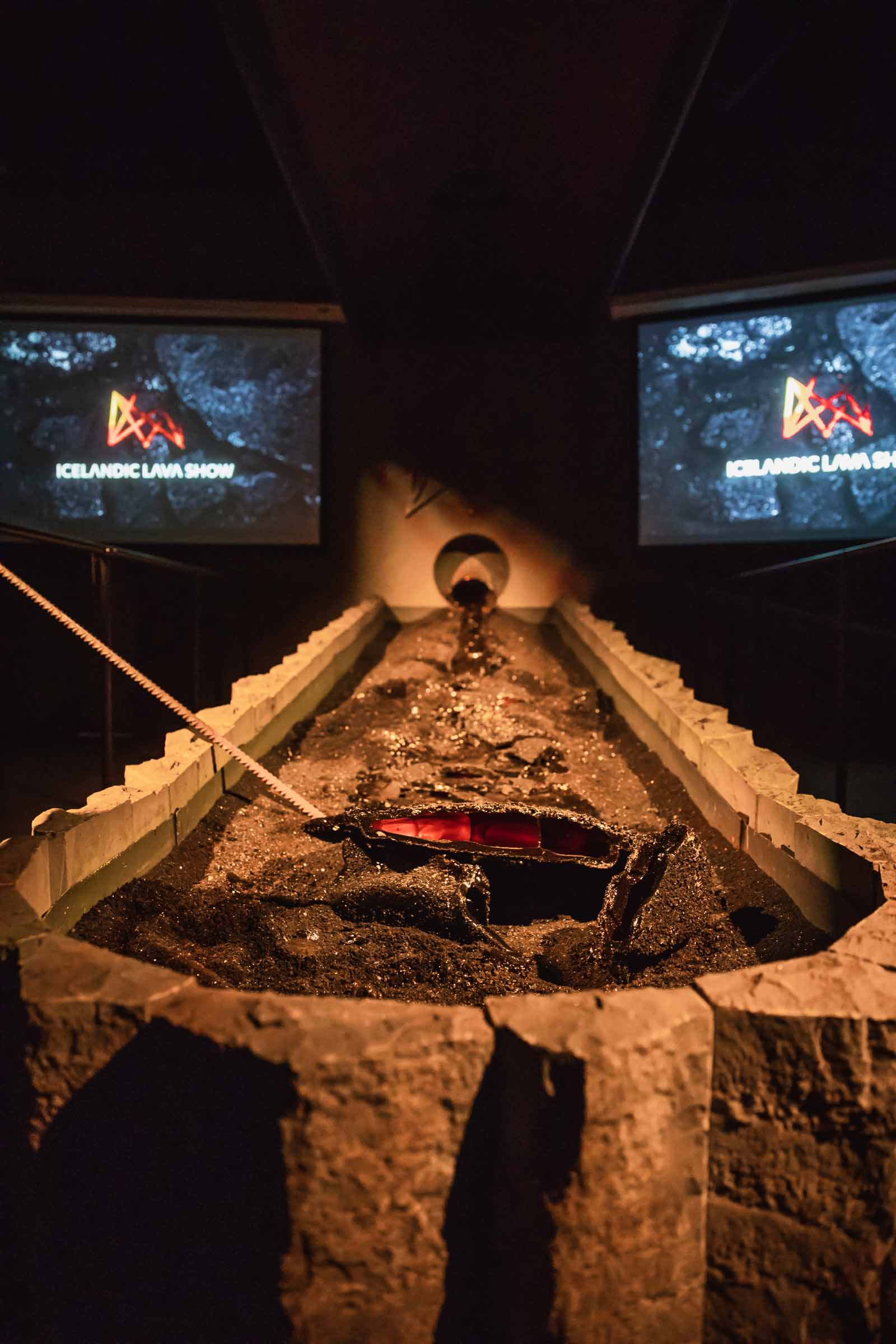 Icelandic Lava Show The first lava show in the world! - NOMADICT